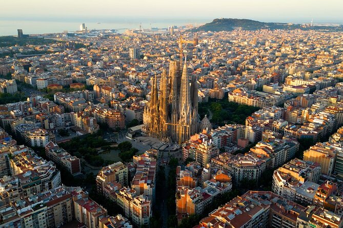 Sagrada Familia Guided Tour & Skip the Line Ticket in Barcelona - Highlights of the Sagrada Familia