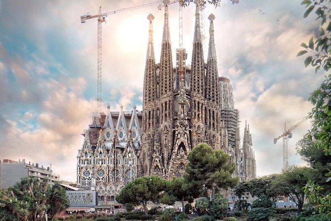 Sagrada Familia Guided Tour with Fast-Track Entry - Detailed Breakdown of the Experience