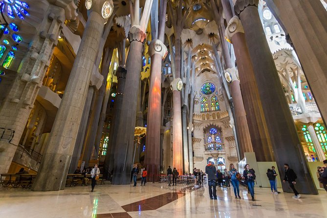 Sagrada Familia Guided Tour With Skip the Line Access - Booking and Cancellation Policy