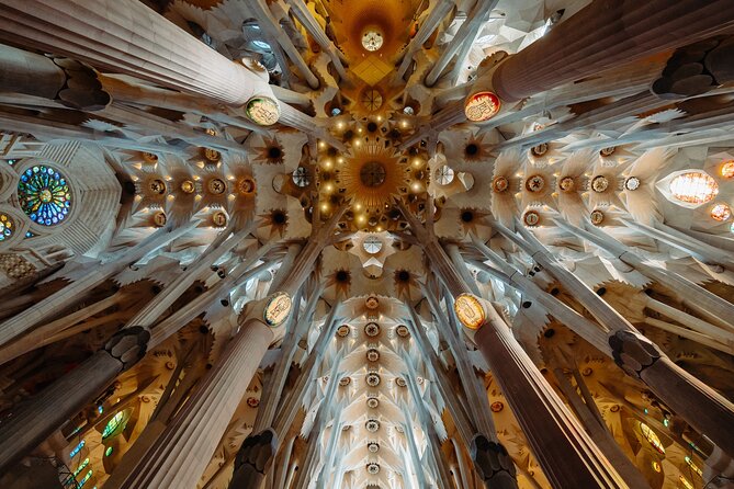 Sagrada Familia Guided Tour With Skip the Line Tickets - Meeting Point and Arrival Instructions