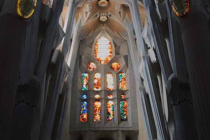 Sagrada Familia Monolingual Tour With Skip the Line Ticket - What to Expect During the Tour