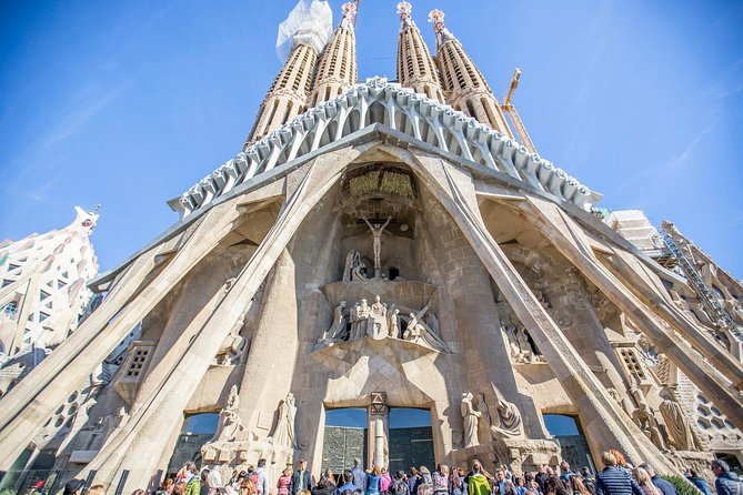 Sagrada Familia & Park Guell Guided Tour With Skip the Line - Highlights of the Experience