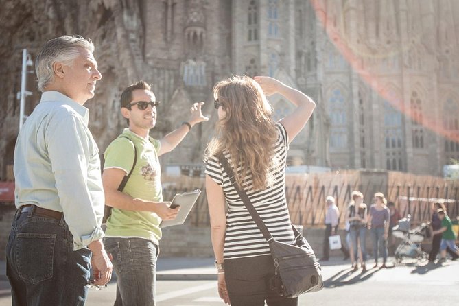 Sagrada Familia Private Guided Tour With Skip the Line Tickets - Iconic Sagrada Familia