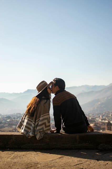 Sagrada Familia Shooting Couple w/ Private Photographer - Exploring the Experience in Depth