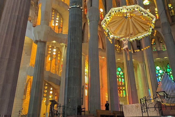 Sagrada Familia Skip-The-Line Private Tour With Guide - Architectural Marvels of Gaudís Design