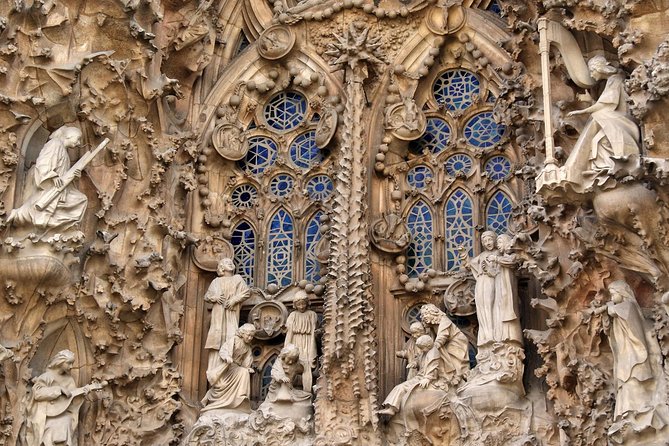 Sagrada Familia Skip-The-Line Private Tour With Guide - Traveler Feedback and Experiences
