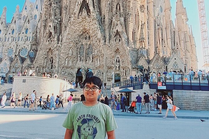 Sagrada Familia Skip The Queue With Audio Guide Tour - Exploring La Sagrada Familia: The Itinerary Breakdown
