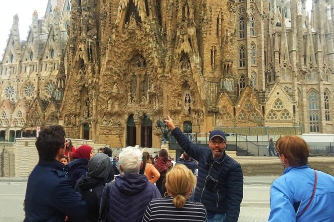 Sagrada Familia Small Group Guided Tour - Accessibility and Additional Information