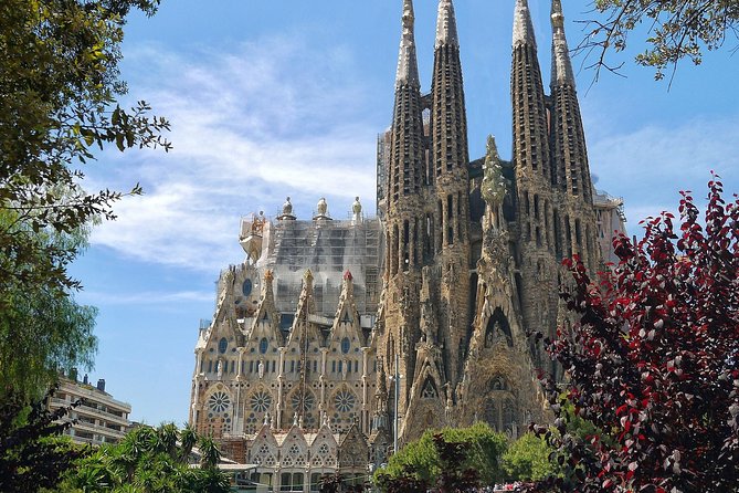 Sagrada Familia Small Group Tour with Skip the Line Ticket - Why This Tour Works for You