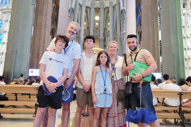 Sagrada Familia: the Golden Hour With Skip the Line Tickets - Knowledgeable and Engaging Guides