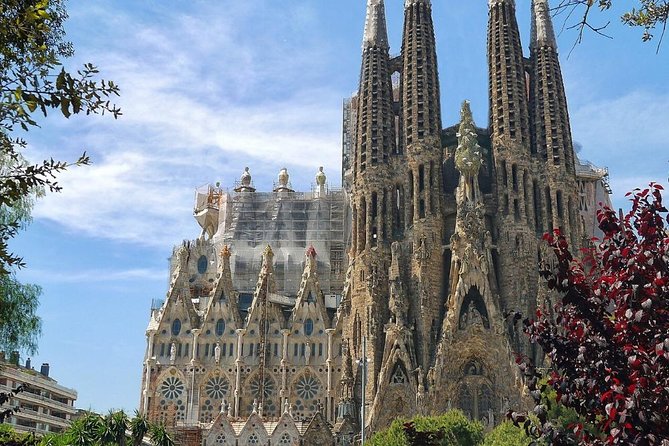 Sagrada Familia Tour Review: A Must-See Experience - Tour Highlights and Inclusions