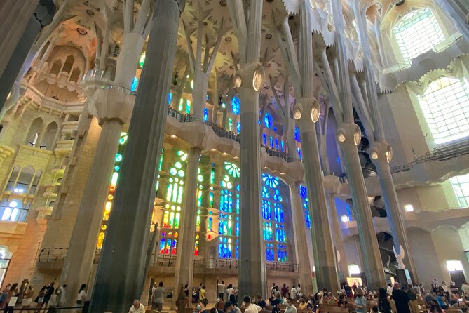 Sagrada Familia Tour With Express Entry and Local Guide - Meeting Point Details: Starting Your Journey