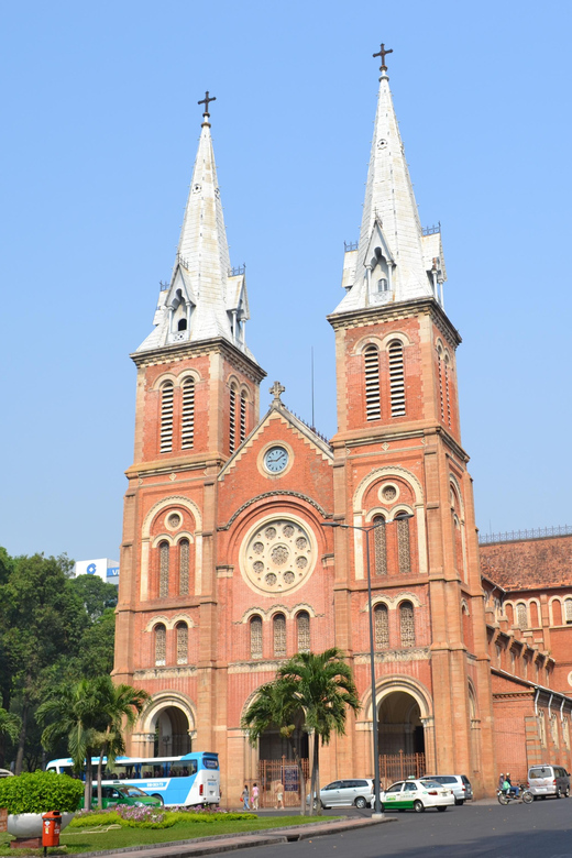 Saigon: Hightlight Tour with Hisotry & Vibrant Contrasts - Key Points