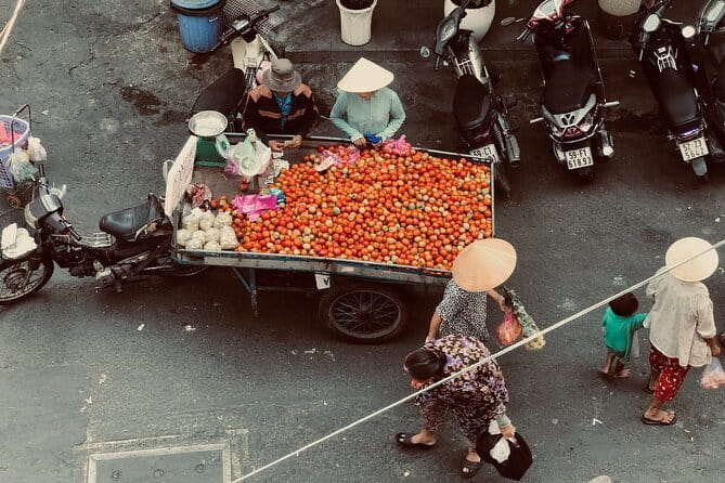 Saigon Local Sightseeing Free Walking Tour - Key Points