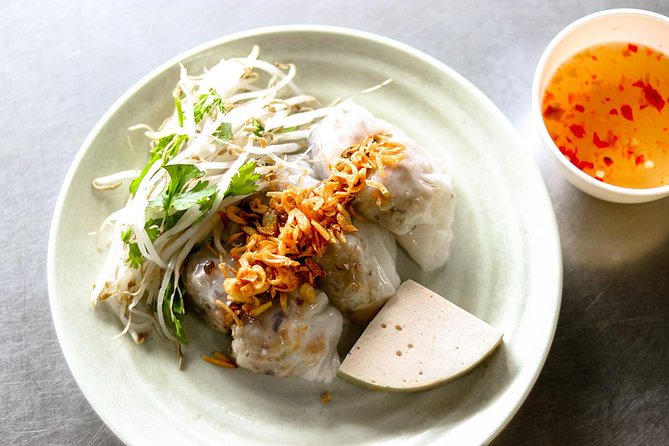 Saigon Night Street Food and City Tour on Scooter - Itinerary Breakdown