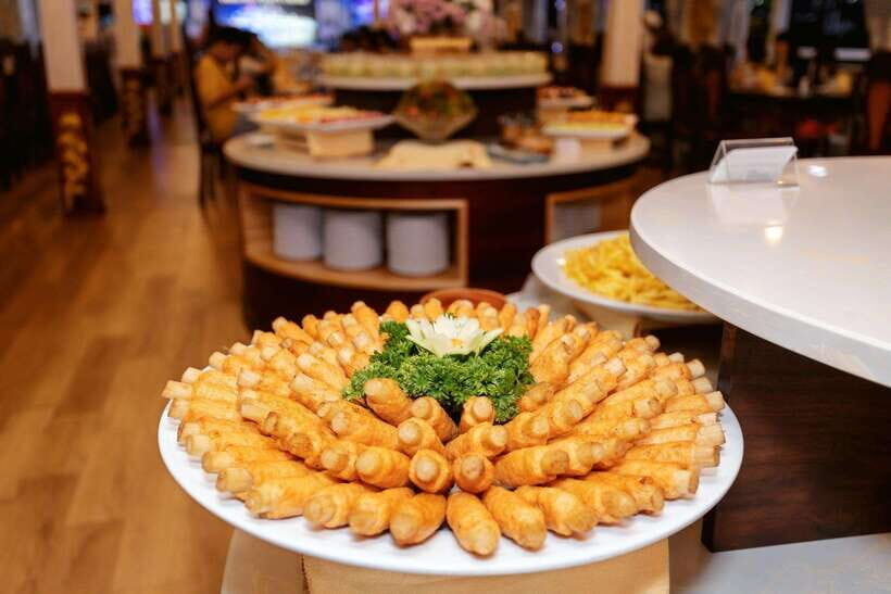 Saigon: Private table on board in a Luxury Cruise - Key Points