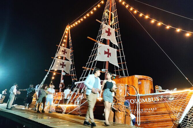 Sail Under Light of the Moon & Enjoy a Romantic Dinner in Spanish Galleon - Group Size and Service
