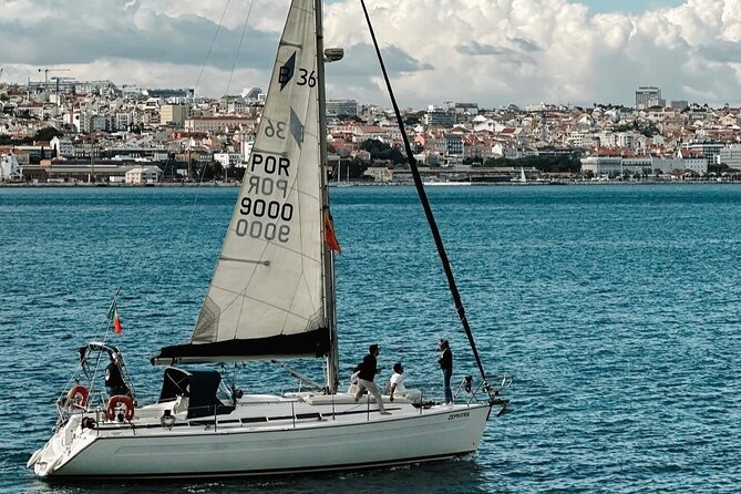 Sailboat Excursion Along the Magnificent Tagus River - A Relaxing and Unforgettable Adventure
