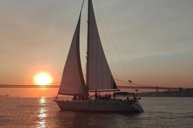 Sailboat Sunset Group Tour in Lisbon with welcome drink - Key Points