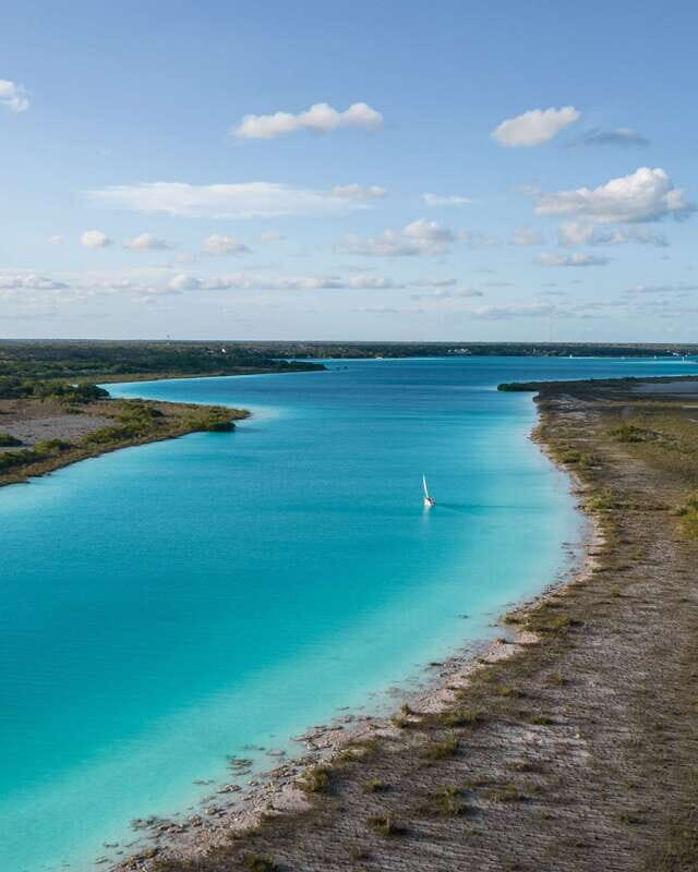 Sailboat tour in the seven colors lagoon of Bacalar - Key Points