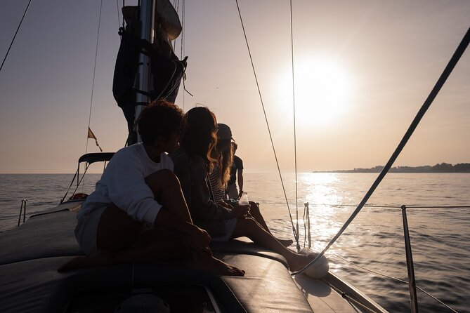 Sailing Adventure: Sailing, Dolphins and Relaxation with Drinks - Summary of the Pros and Cons