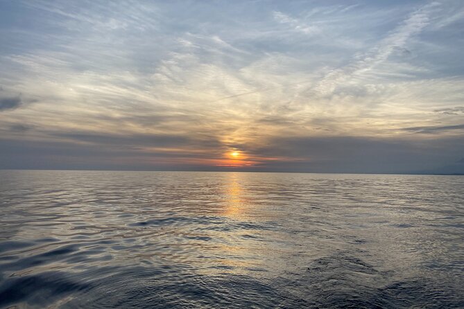 Sailing at sunset along the cliffs of Maro-Compartida - Key Points