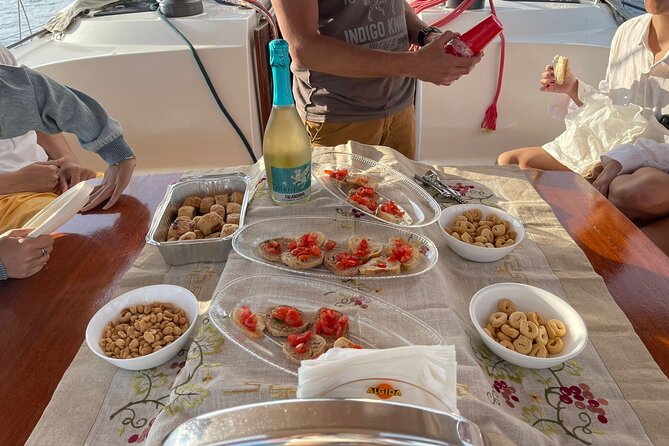 Sailing boat with aperitif at sunset in Cilento - Key Points