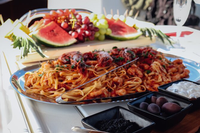 Sailing Cruise to Dia Island with Meal and Water Activities - Who This Tour Is Best For