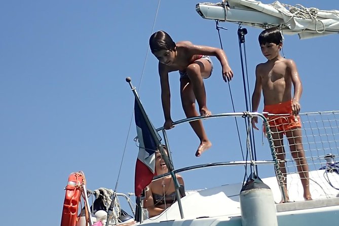 Sailing Towards the Devils Saddle - What to Expect on the Sailing Trip