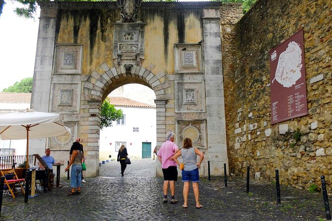 Saint George Castle Guided Tour From Lisbon - Guide Quality and Experience
