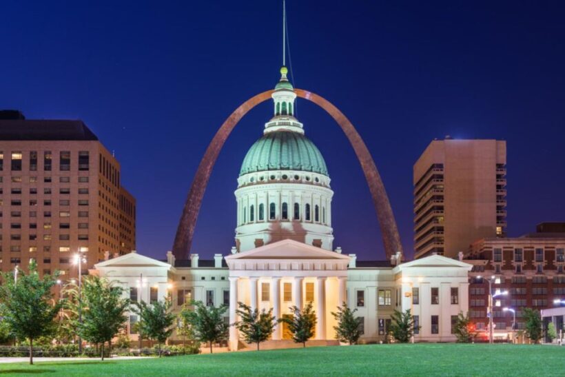 Saint Louis: Private Romantic Tour in The City of Love - Key Points