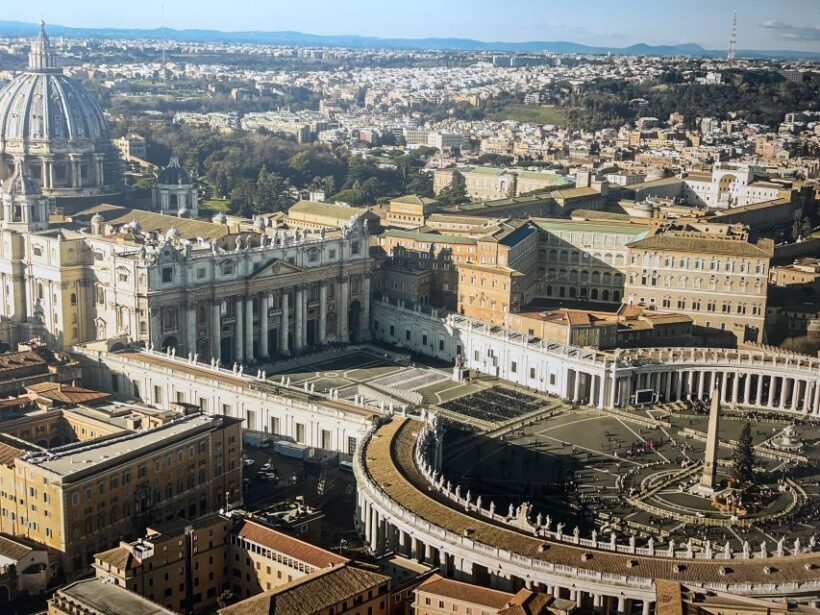 Saint Peters Basilica & Vatican Grottoes Tour - Exploring the Basilica and Grottoes in Depth