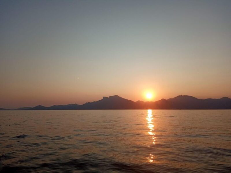 Saint Tropez: Evening Catamaran Party with Welcome Drink - The Views and Atmosphere