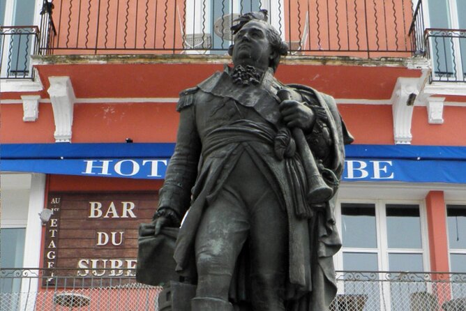 Saint-Tropez Scavenger Hunt and Sights Self-Guided Tour - Key Points