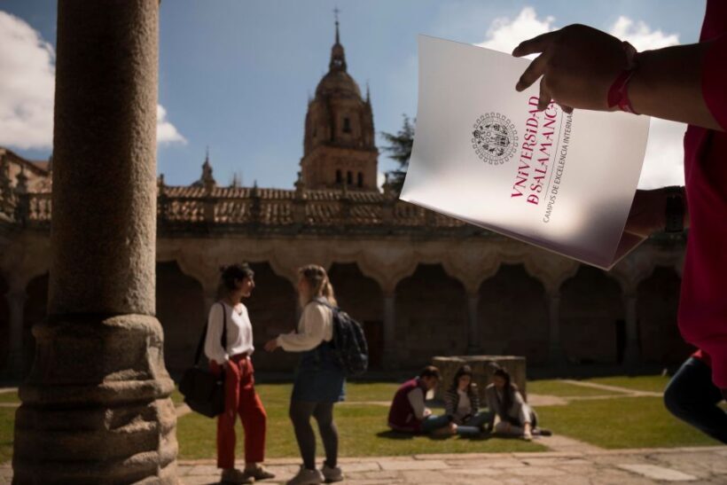 Salamanca Sightseeing Walking Tour with Local Guide. Spanish - Authentic Experiences and Hidden Gems