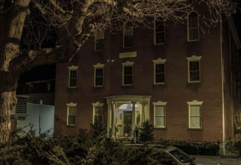 Salem Ghost Tours: Witches & Wicked Whispers - The Sum Up