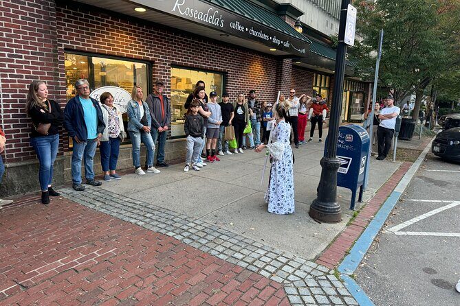 Salem Movie Magic Tour: Hocus Pocus and Bewitched locations - Authenticity and Entertainment