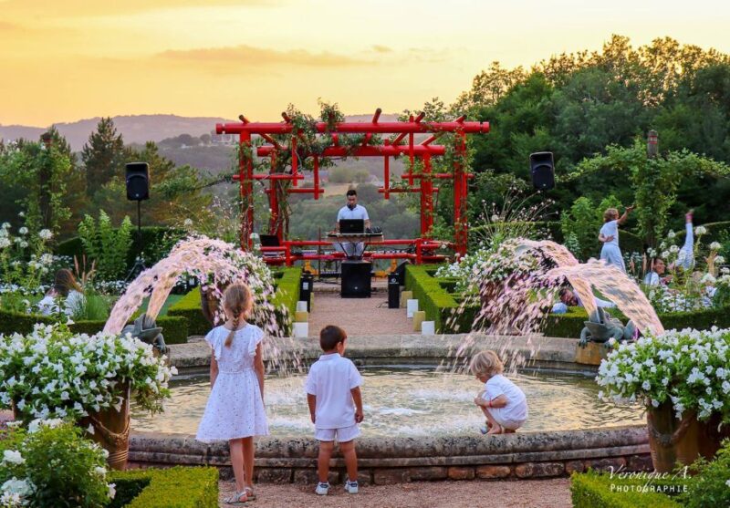 Salignac-Eyvigues: Gardens of Eyrignac Manor Entry Ticket - Exploring the Gardens