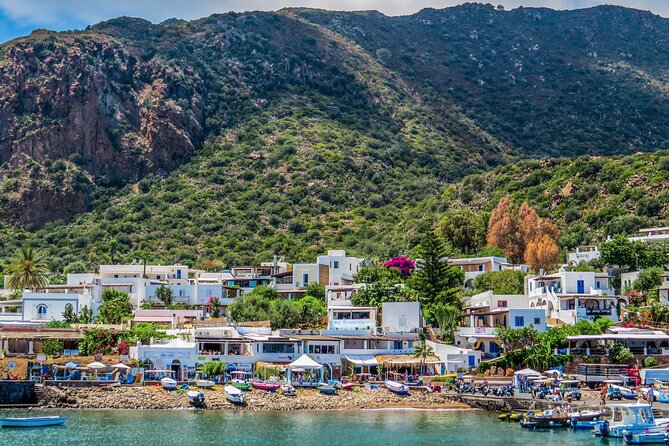 Salina, Panarea and Stromboli from Cefalu, Via Capo D'Orlando - Key Points