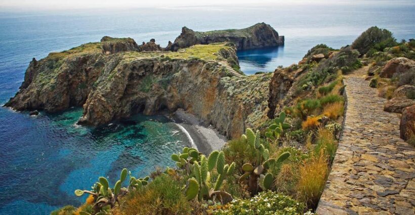 Salina Panarea Stromboli by night - Key Points