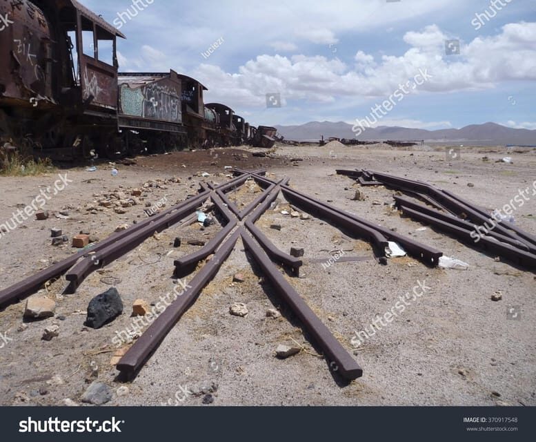 SALT PISOS TOUR UYUNI - 1D English speaking guide - Exploring Bolivia’s Salt Flat Landscape