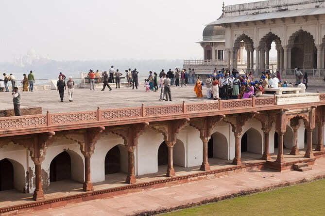 Same Day Taj Mahal and Agra Tour by Fastest Train from Delhi - The Journey from Delhi to Agra: Comfort and Speed