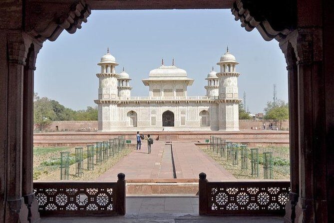 Same Day Taj Mahal Tour by Gatimaan Train from Delhi with SUV Cars - FAQs