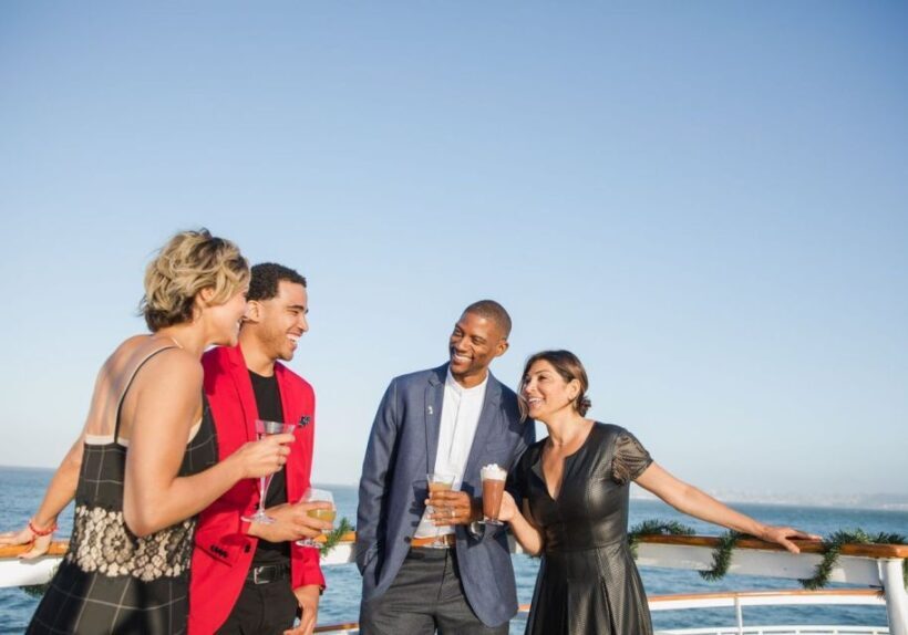 San Diego: Christmas Day Buffet Brunch or Dinner Cruise - Setting the Scene on the Water