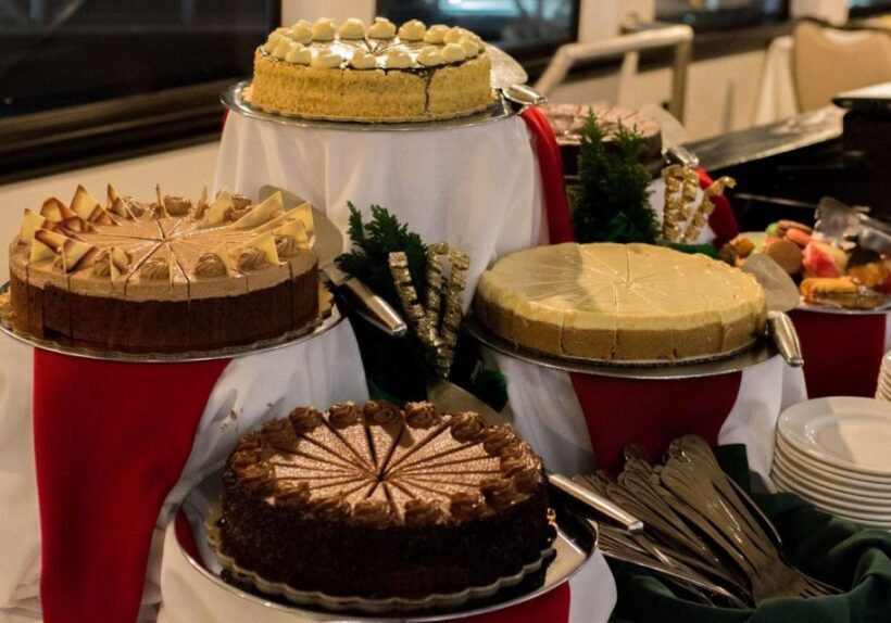 San Diego: Christmas Day Buffet Brunch or Dinner Cruise - Atmosphere and Experience