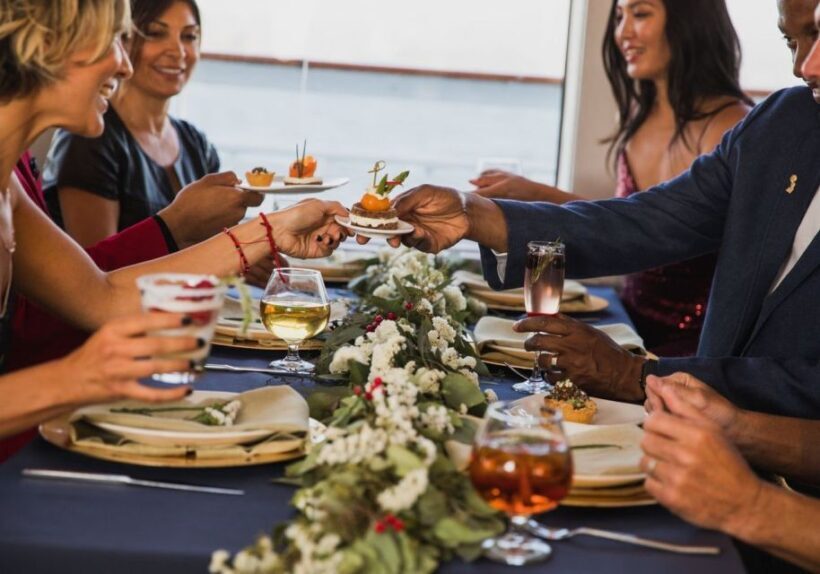 San Diego: Christmas Day Buffet Brunch or Dinner Cruise - Pricing and Value