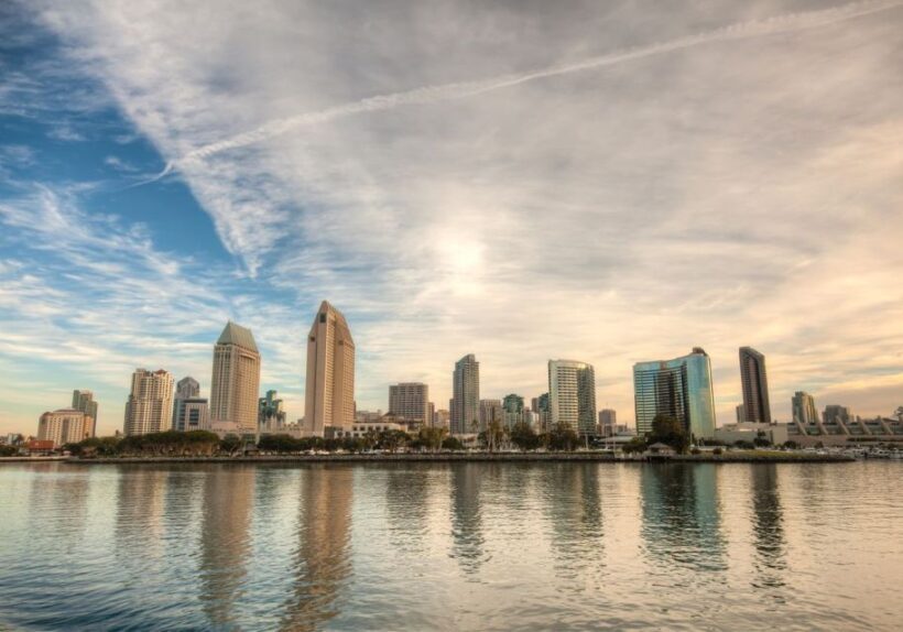 San Diego: Christmas Eve Buffet Brunch or Dinner Cruise - Key Points