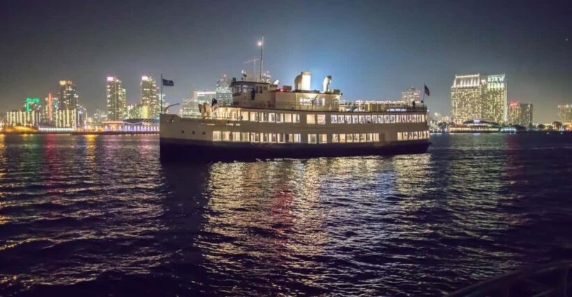 San Diego: New Year's Eve Early Buffet Dinner Cruise - Key Points