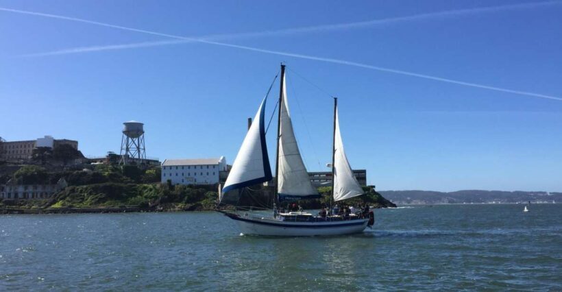 San Francisco: Bay Sailing Tour with Drinks - The Experience of the Crew and Atmosphere