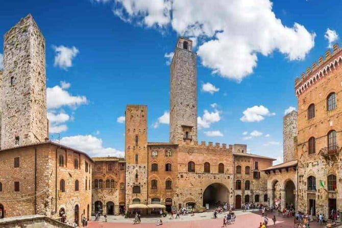 San Gimignano and Volterra private tour: etruscans, romans and middle age jewels - Discovering the Magic of San Gimignano